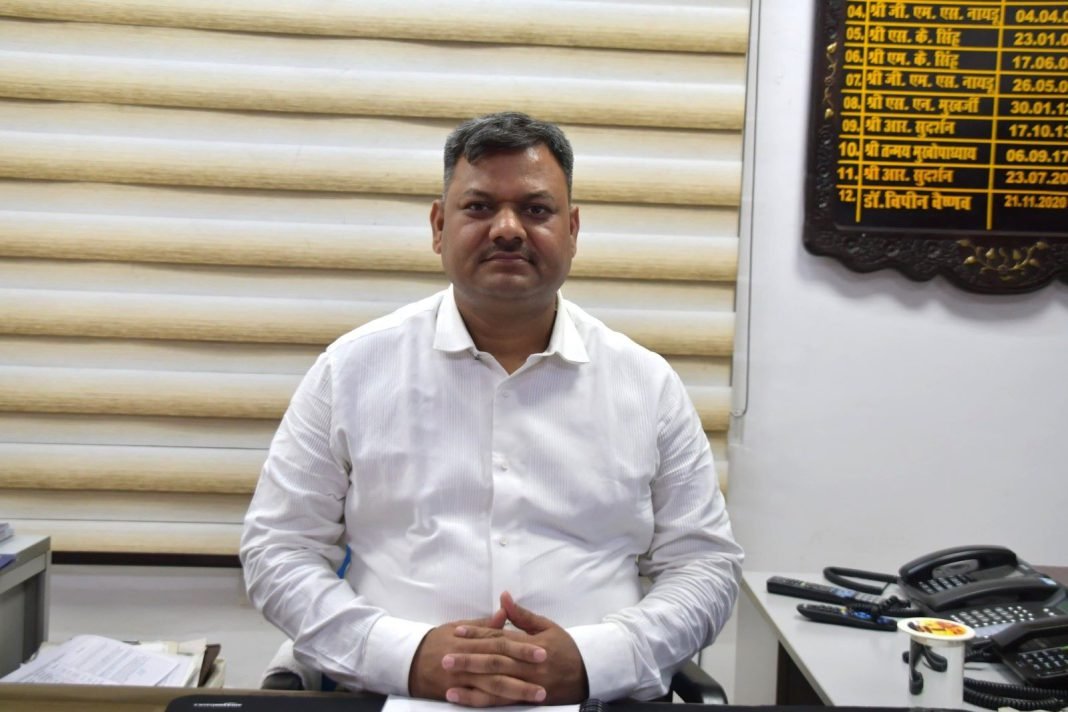 South East Central Railway: रायपुर रेल मंडल के Sr.DCM बने अवधेश कुमार ...